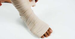 Tobillo roto, ¿qué hacer mientras esperas la revisión de un médico?